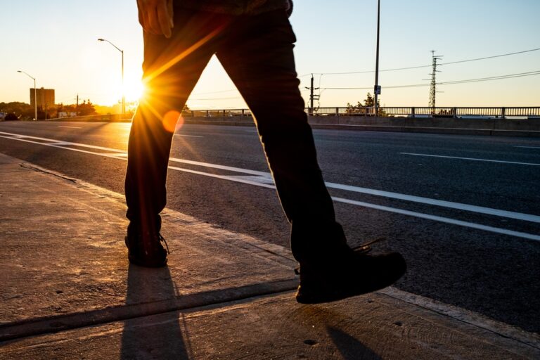 9 Everyday Tasks That Are Tricky for Left Handers