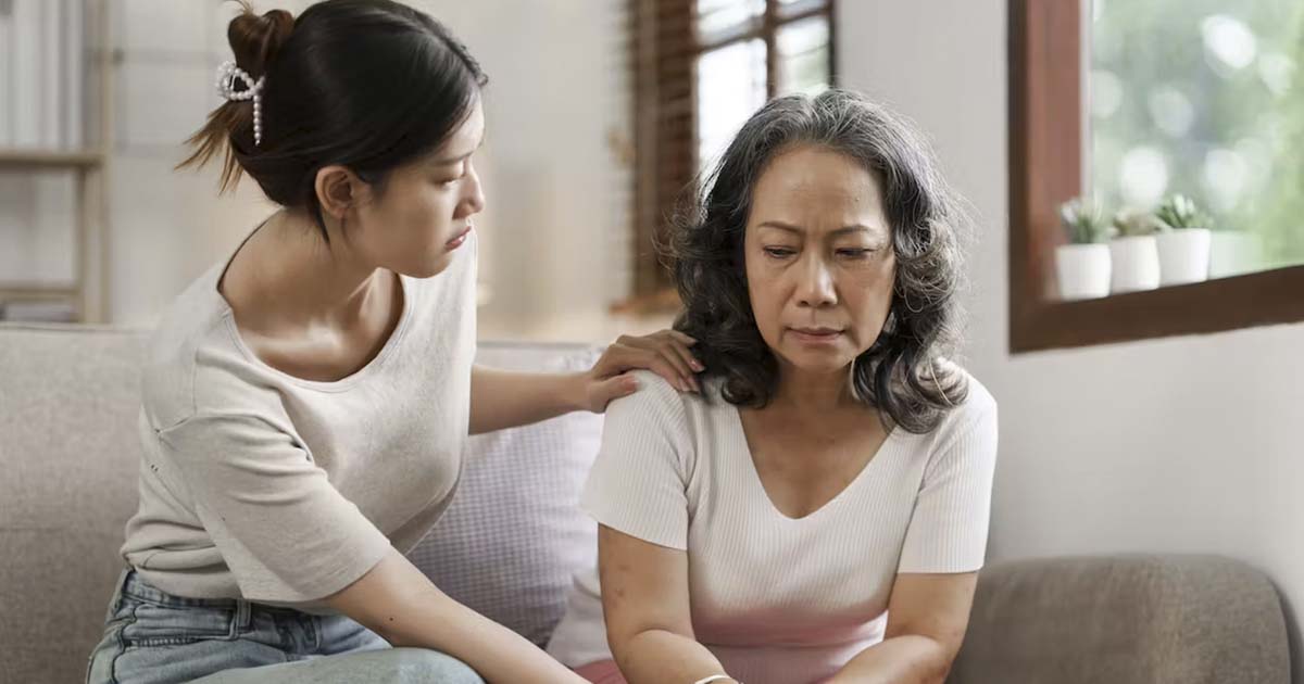 Early Signs of Dementia: 5 Behavior Changes To Look Out For