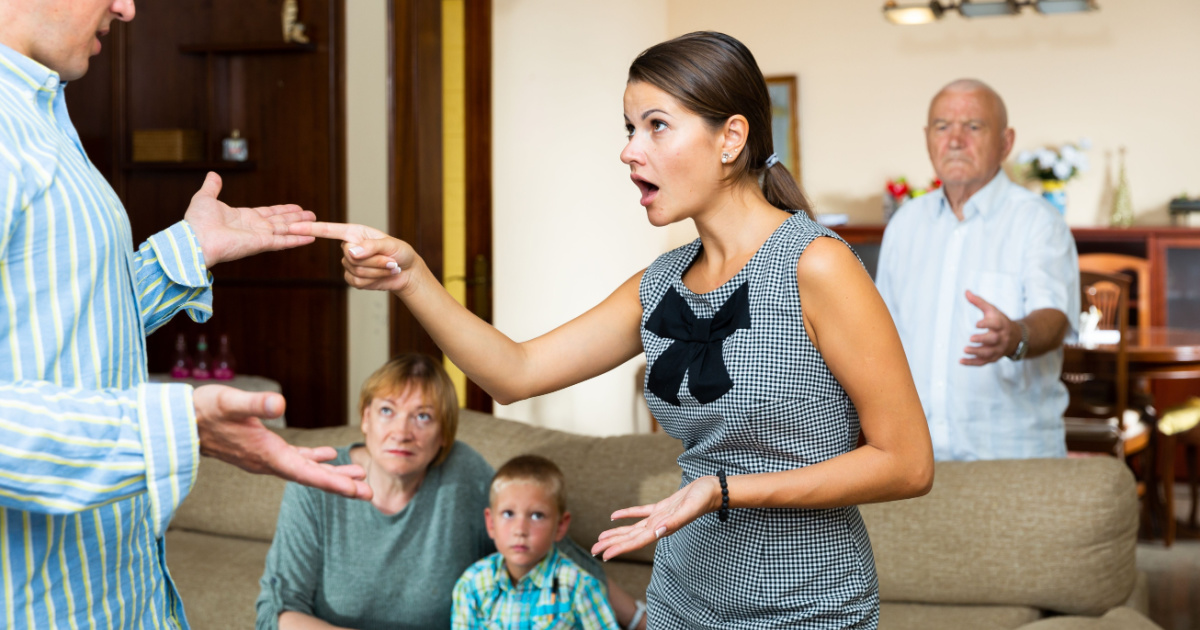 7 Signs of a Toxic Family
