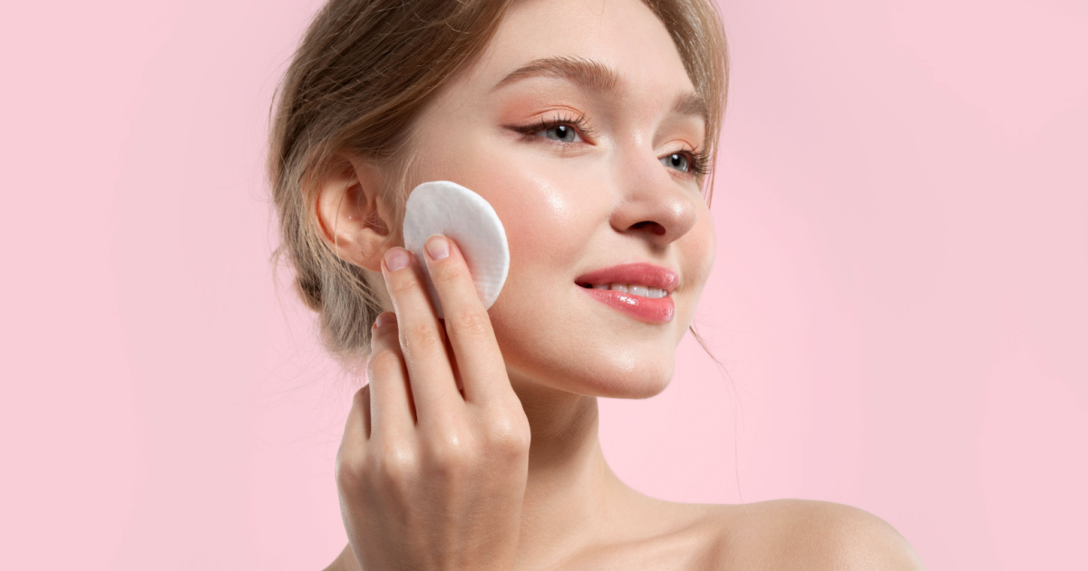 10 Tea Tree Oil Benefits For Every Skin Condition (Recipes Included)