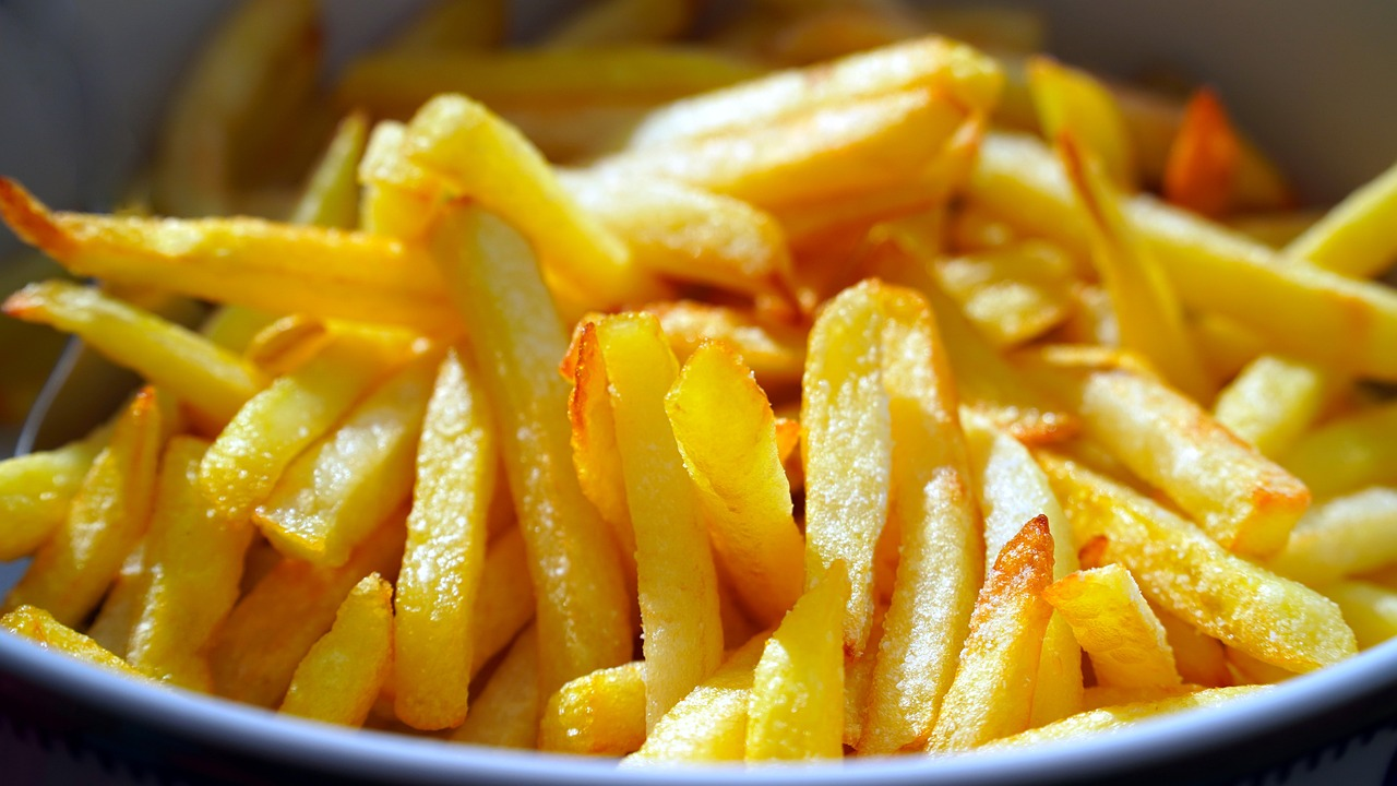 9 Foods You Should Only Eat With Your Hands