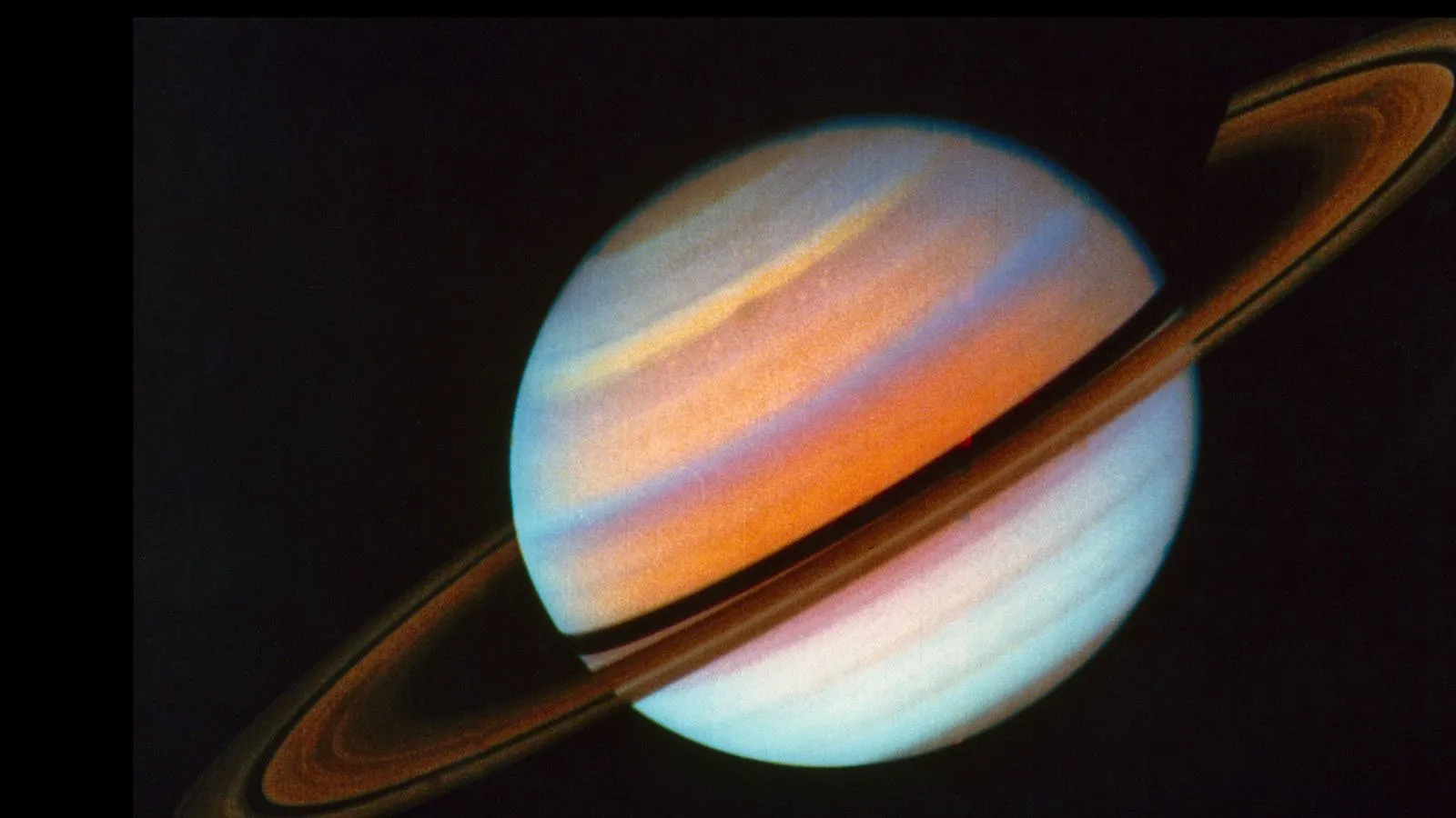 13 Astonishing Images Taken By Voyager 1 On Its Way to Interstellar Space