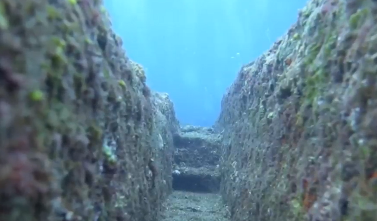 Diver Visits Japan’s Underwater ‘Pyramid,’ The Yonaguni Monument; A ...