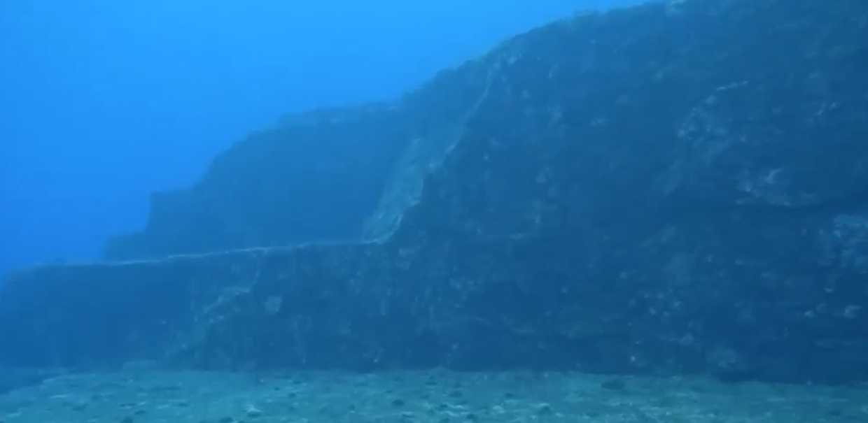 Diver Visits Japan’s Underwater ‘Pyramid,’ The Yonaguni Monument; A ...