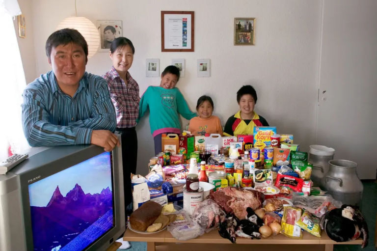 What People Around The World Eat in a Week
