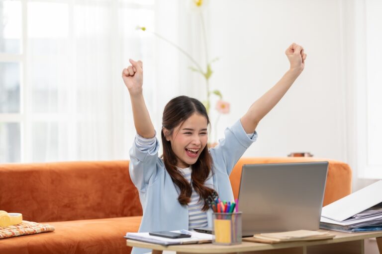 6 Signs of a Lazy Person, According to Psychology