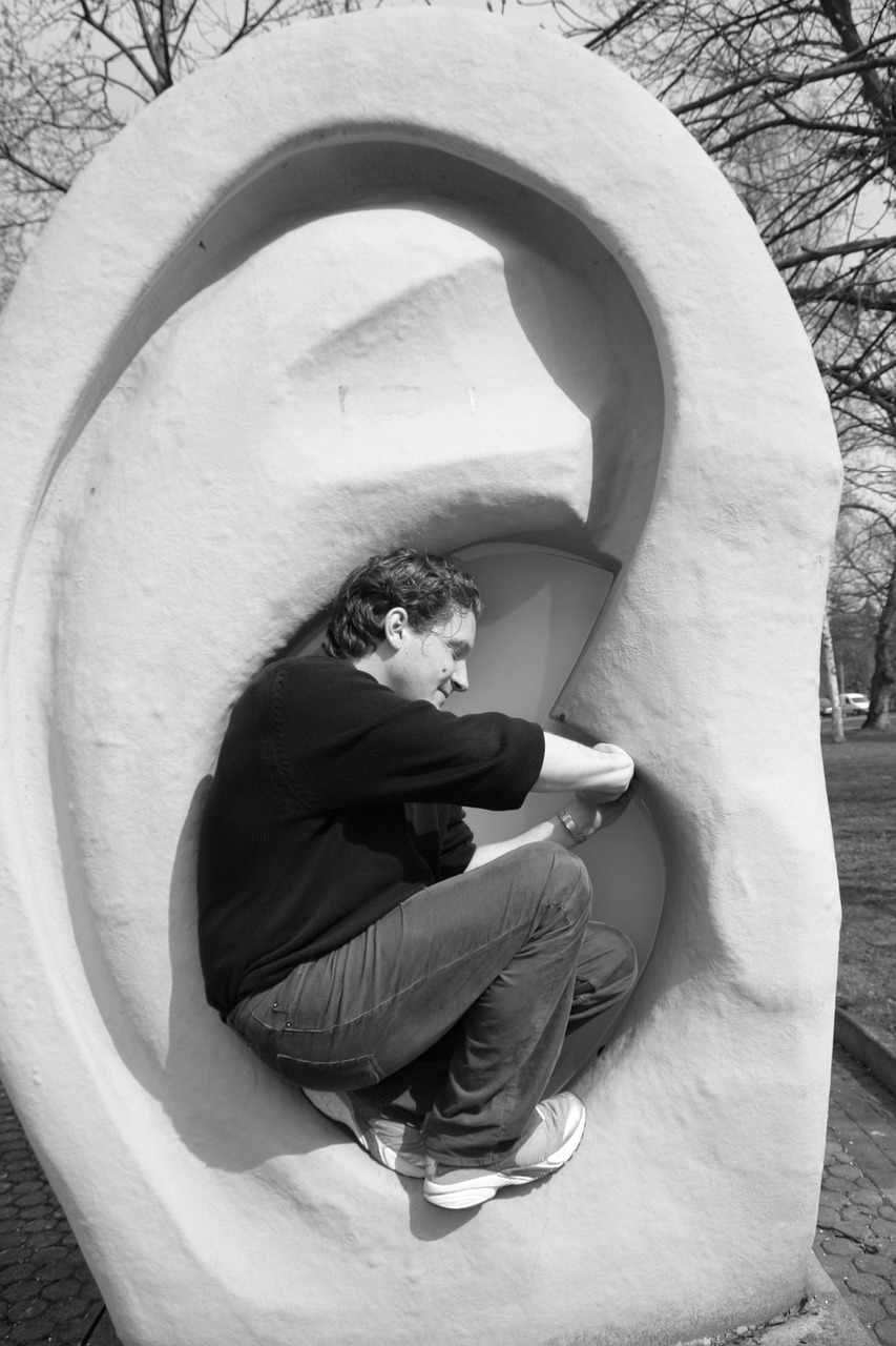 Is It Normal to Hear Your Heartbeat While Lying On Your Pillow? What ...