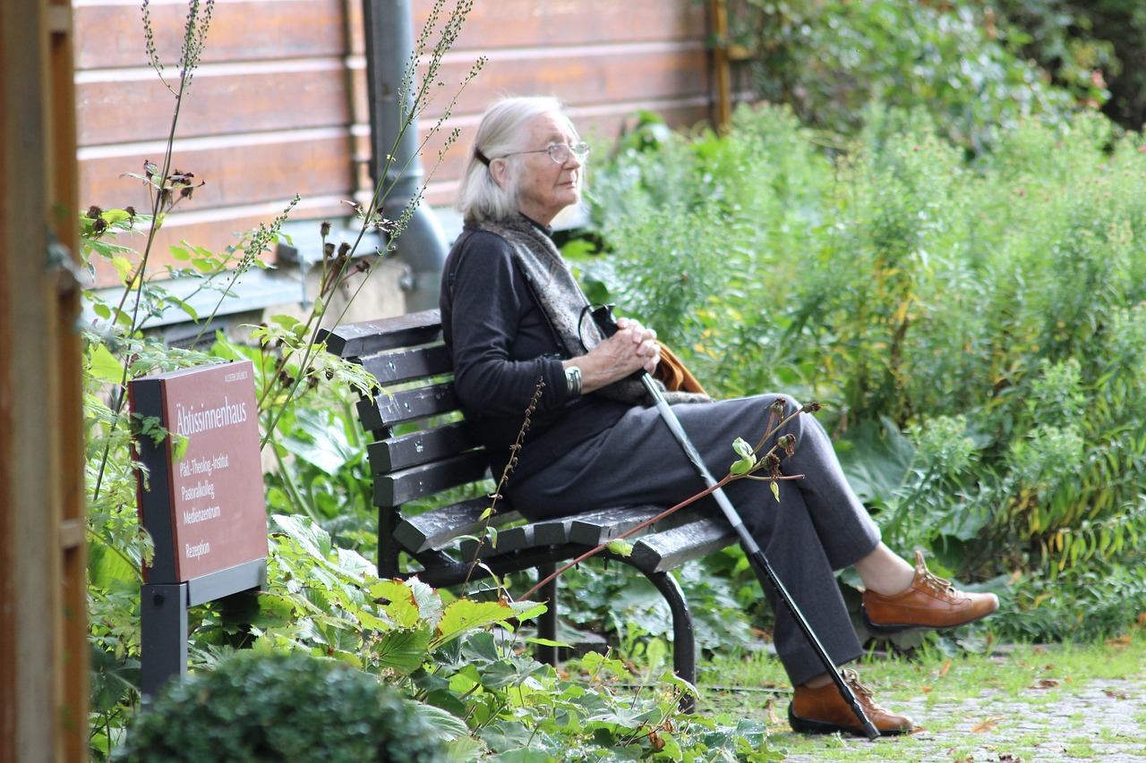 How to Recognize the Final Stages of Life in a Person with Dementia