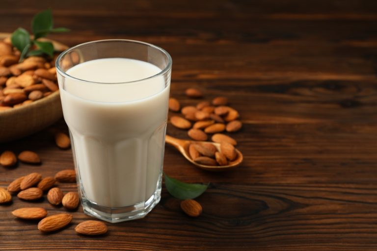 10 Bedtime Drinks That Promote Sleep and Why They Work