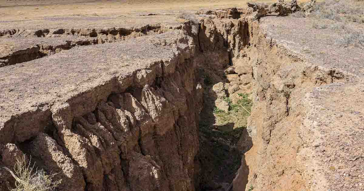 Rare Footage Reveals Earth’s Surface Splitting in Seconds During : The ...