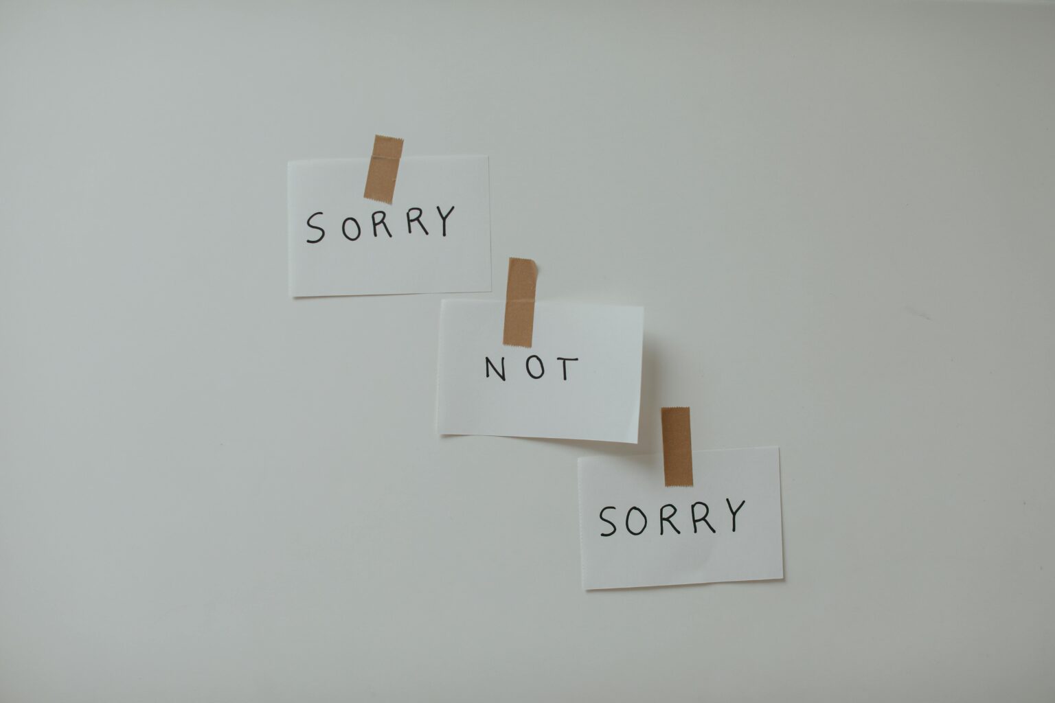 How to Spot a Chronic Liar: 15 Signs Backed by Psychology